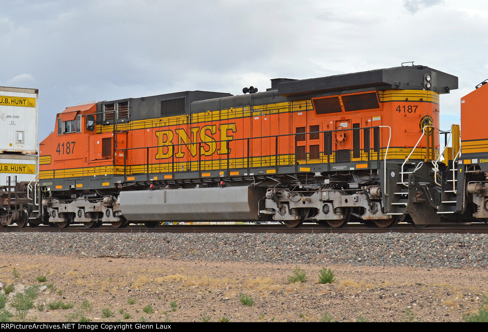 BNSF 4187